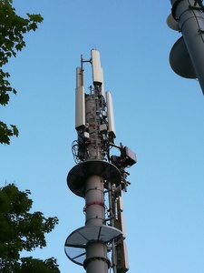 Pylône Tubulaire Orange - SFR : GSM, Faisceaux Hertziens (3880 ...